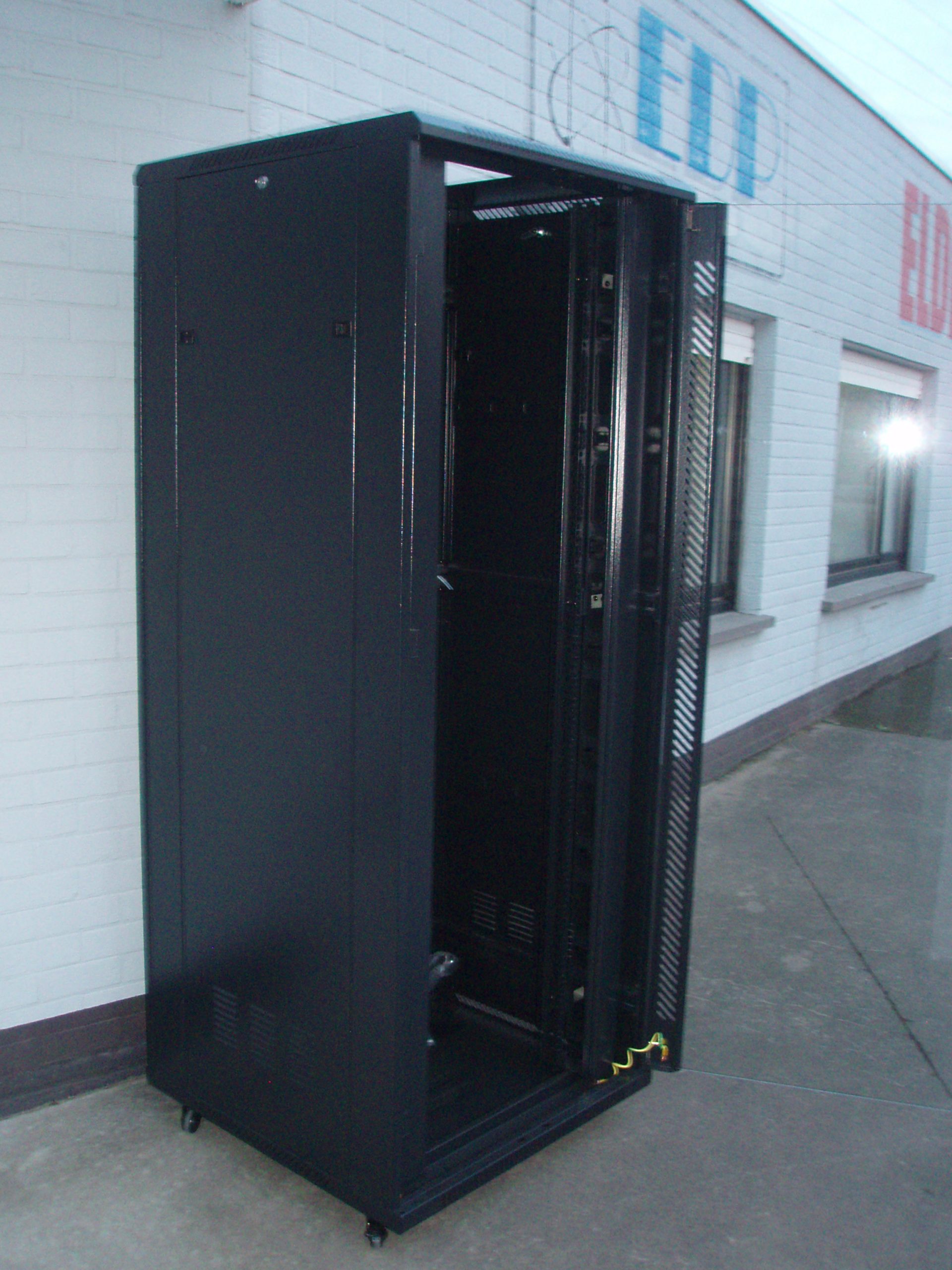 Customized datarack - Eldeco